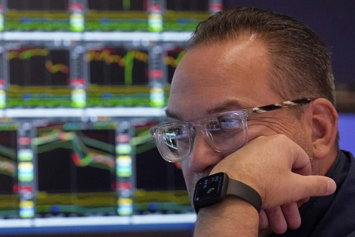 Markets plunge with S&P 500 down 6% and Dow down 2,200 after China ...